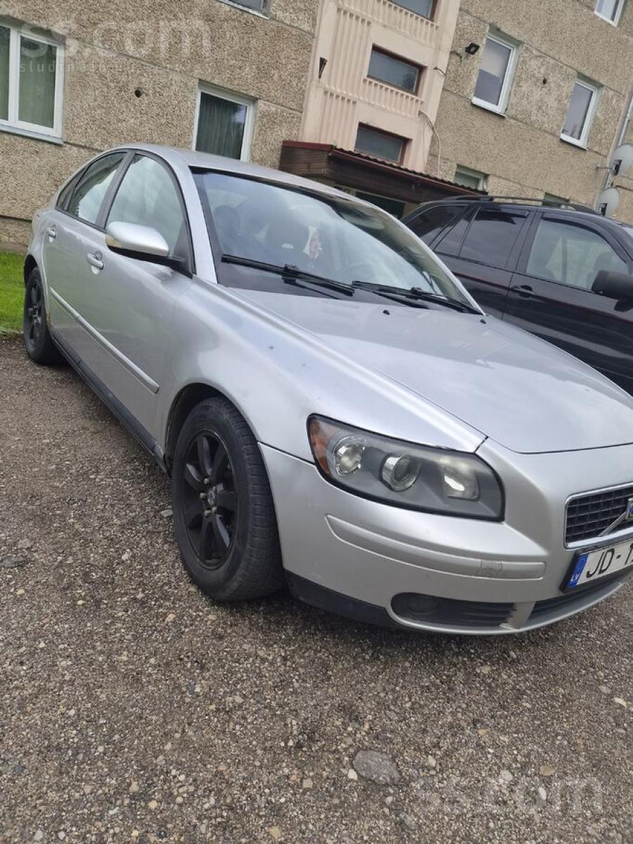 Pelēks Volvo S40 2004 Gulbene, ar dzinēja tilpumu 2.00 L un nobraukumu 364 tūkst. km par 1450 €, foto 3 vietnē AUTOMOTO.COM.LV
