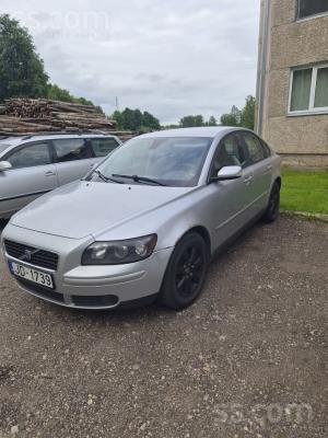 Pelēks Volvo S40 2004 Gulbene, ar dzinēja tilpumu 2.00 L un nobraukumu 364 tūkst. km par 1450 €, foto 4 vietnē AUTOMOTO.COM.LV