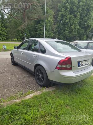 Pelēks Volvo S40 2004 Gulbene, ar dzinēja tilpumu 2.00 L un nobraukumu 364 tūkst. km par 1450 €, foto 5 vietnē AUTOMOTO.COM.LV