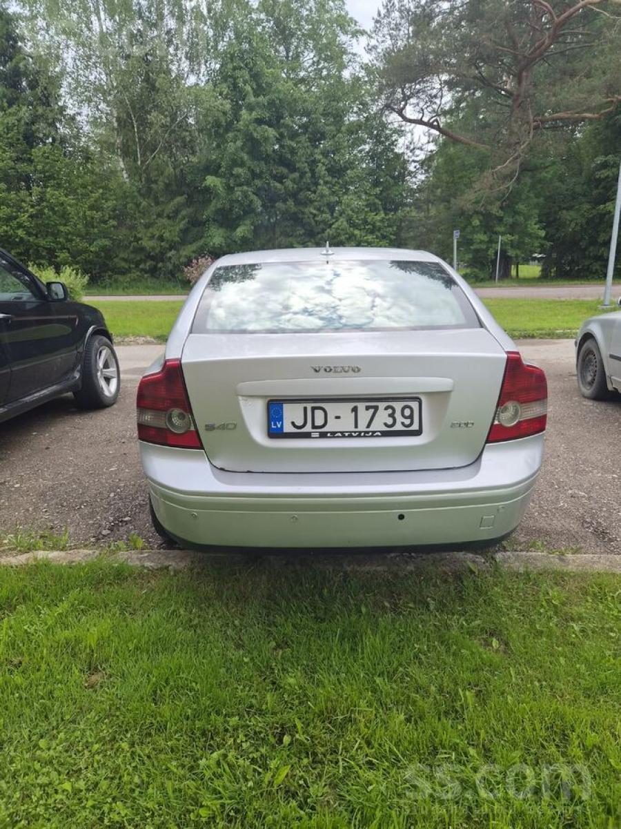 Pelēks Volvo S40 2004 Gulbene, ar dzinēja tilpumu 2.00 L un nobraukumu 364 tūkst. km par 1450 €, foto 6 vietnē AUTOMOTO.COM.LV