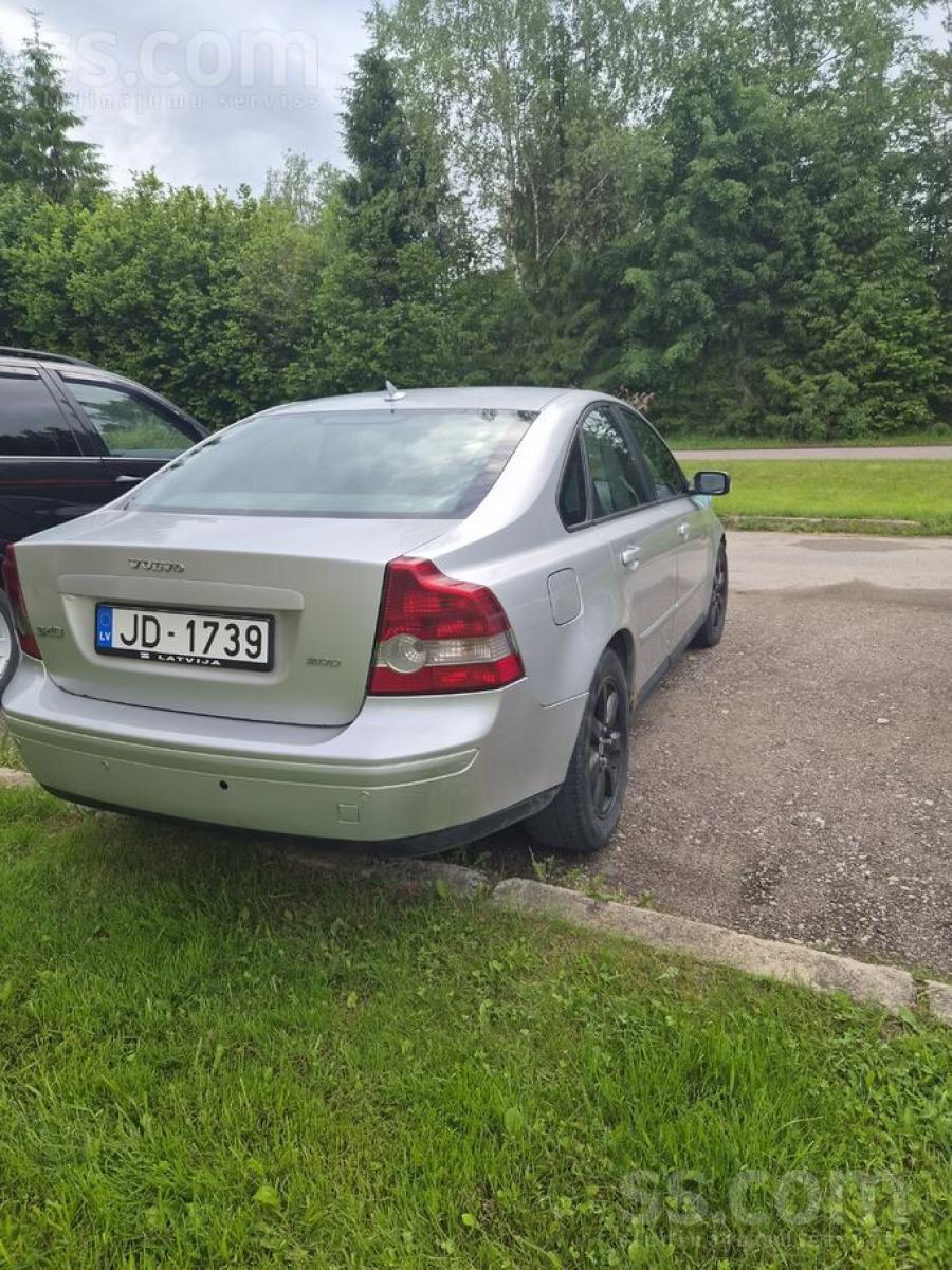 Pelēks Volvo S40 2004 Gulbene, ar dzinēja tilpumu 2.00 L un nobraukumu 364 tūkst. km par 1450 €, foto 7 vietnē AUTOMOTO.COM.LV