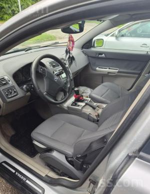 Pelēks Volvo S40 2004 Gulbene, ar dzinēja tilpumu 2.00 L un nobraukumu 364 tūkst. km par 1450 €, foto 9 vietnē AUTOMOTO.COM.LV