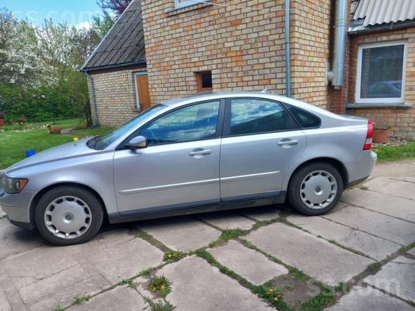 Grey Volvo S40 2004 in Kuldiga, with an engine capacity of 2.40 L and mileage of 310 thousand km for 1800 €, photo 1 on AUTOMOTO.COM.LV