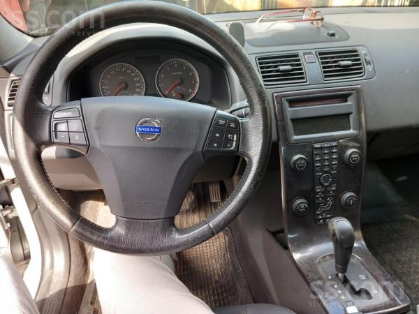 Grey Volvo S40 2004 in Kuldiga, with an engine capacity of 2.40 L and mileage of 310 thousand km for 1800 €, photo 9 on AUTOMOTO.COM.LV