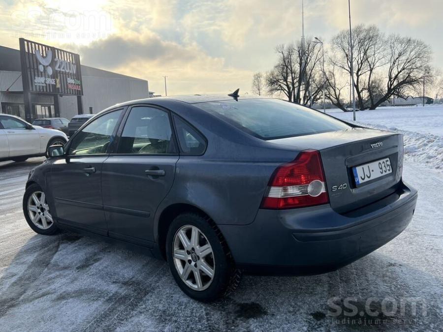 Серый Вольво С40 2004 в Рига, объемом двигателя 2.00 л и пробегом 358 тыс. км за 1350 €, фото 5 на AUTOMOTO.COM.LV
