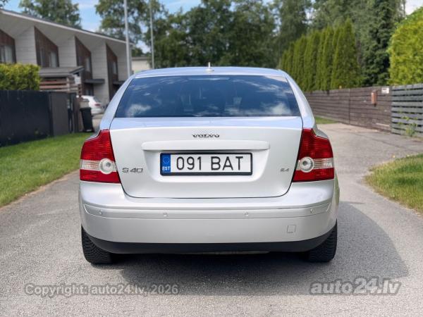 Pelēks Volvo S40 2004 Tallina, ar dzinēja tilpumu 2.40 L un nobraukumu 338 tūkst. km par 1850 €, foto 6 vietnē AUTOMOTO.COM.LV