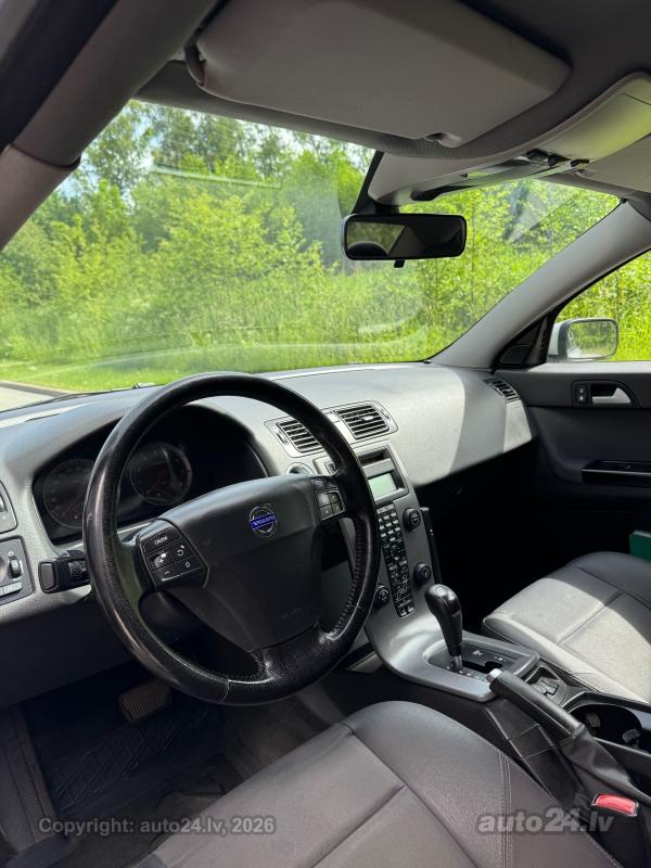 Pelēks Volvo S40 2004 Tallina, ar dzinēja tilpumu 2.40 L un nobraukumu 338 tūkst. km par 1850 €, foto 8 vietnē AUTOMOTO.COM.LV