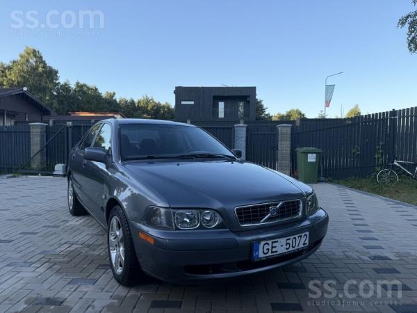 Grey Volvo S40 2004 in Riga, with an engine capacity of 1.90 L and mileage of 210 thousand km for 1150 €, photo 3 on AUTOMOTO.COM.LV