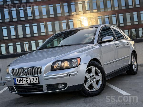 Grey Volvo S40 2004 in Riga, with an engine capacity of 2.00 L and mileage of 342 thousand km for 2250 €, photo 1 on AUTOMOTO.COM.LV