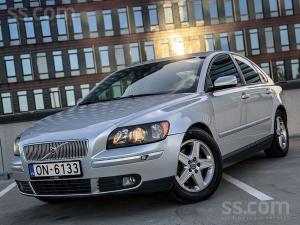 Pelēks Volvo S40 2004 Rīga, ar dzinēja tilpumu 2.00 L un nobraukumu 342 tūkst. km par 2250 €, foto  vietnē AUTOMOTO.COM.LV