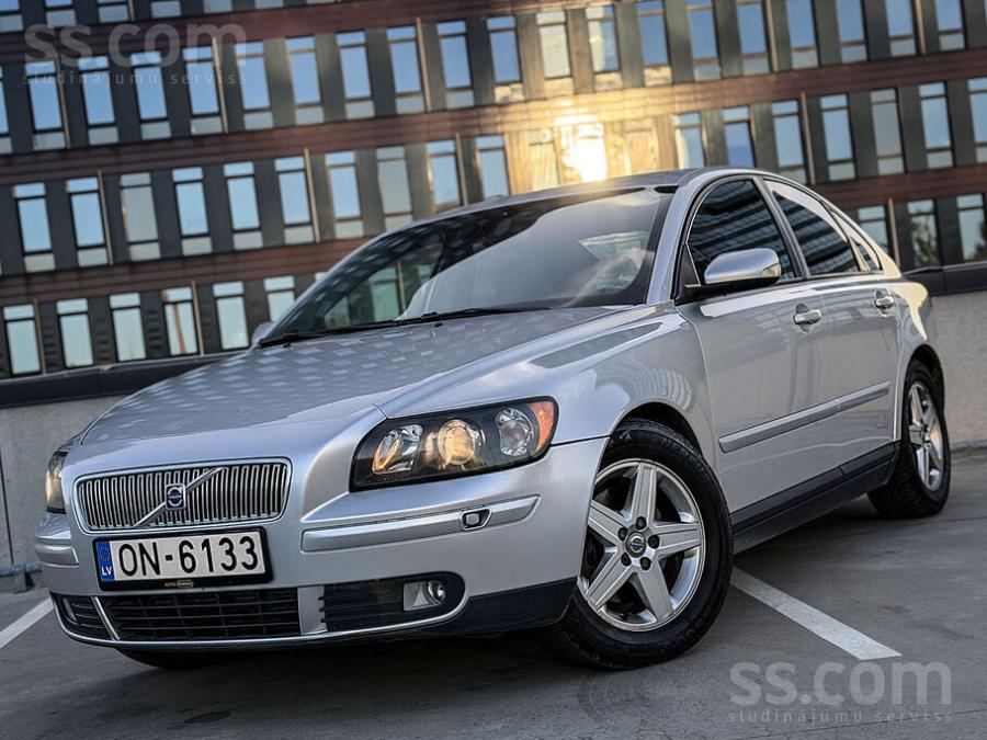 Pelēks Volvo S40 2004 Rīga, ar dzinēja tilpumu 2.00 L un nobraukumu 342 tūkst. km par 2250 €, foto 1 vietnē AUTOMOTO.COM.LV