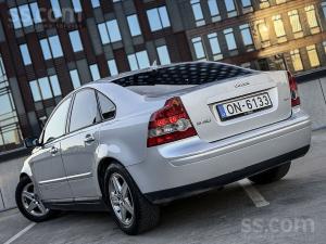 Pelēks Volvo S40 2004 Rīga, ar dzinēja tilpumu 2.00 L un nobraukumu 342 tūkst. km par 2250 €, foto 4 vietnē AUTOMOTO.COM.LV