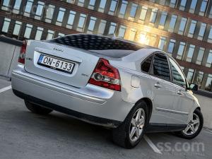 Pelēks Volvo S40 2004 Rīga, ar dzinēja tilpumu 2.00 L un nobraukumu 342 tūkst. km par 2250 €, foto 7 vietnē AUTOMOTO.COM.LV