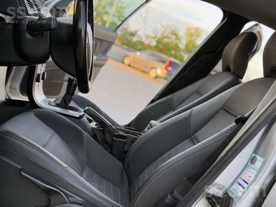 Pelēks Volvo S40 2004 Rīga, ar dzinēja tilpumu 2.00 L un nobraukumu 342 tūkst. km par 2250 €, foto 11 vietnē AUTOMOTO.COM.LV