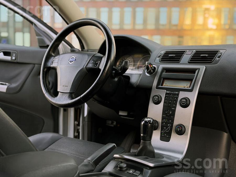 Pelēks Volvo S40 2004 Rīga, ar dzinēja tilpumu 2.00 L un nobraukumu 342 tūkst. km par 2250 €, foto 17 vietnē AUTOMOTO.COM.LV
