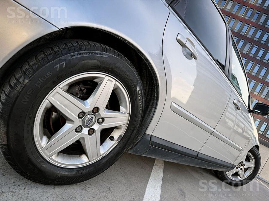 Pelēks Volvo S40 2004 Rīga, ar dzinēja tilpumu 2.00 L un nobraukumu 342 tūkst. km par 2250 €, foto 22 vietnē AUTOMOTO.COM.LV