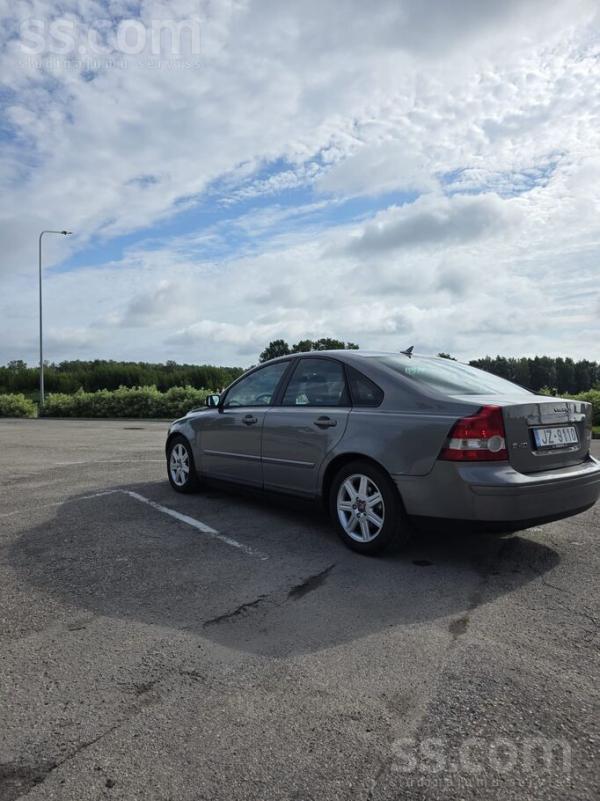 Pelēks Volvo S40 2004 Jelgava, ar dzinēja tilpumu 2.00 L un nobraukumu 342 tūkst. km par 1200 €, foto 2 vietnē AUTOMOTO.COM.LV