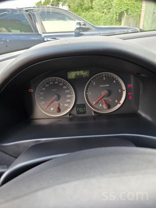 Pelēks Volvo S40 2004 Jelgava, ar dzinēja tilpumu 2.00 L un nobraukumu 342 tūkst. km par 1200 €, foto 3 vietnē AUTOMOTO.COM.LV