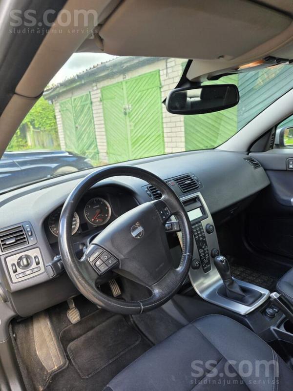 Pelēks Volvo S40 2004 Jelgava, ar dzinēja tilpumu 2.00 L un nobraukumu 342 tūkst. km par 1200 €, foto 4 vietnē AUTOMOTO.COM.LV