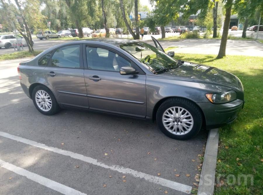 Grey Volvo S40 2004 in Riga, with an engine capacity of 2.40 L and mileage of 304 thousand km for 3499 €, photo 1 on AUTOMOTO.COM.LV