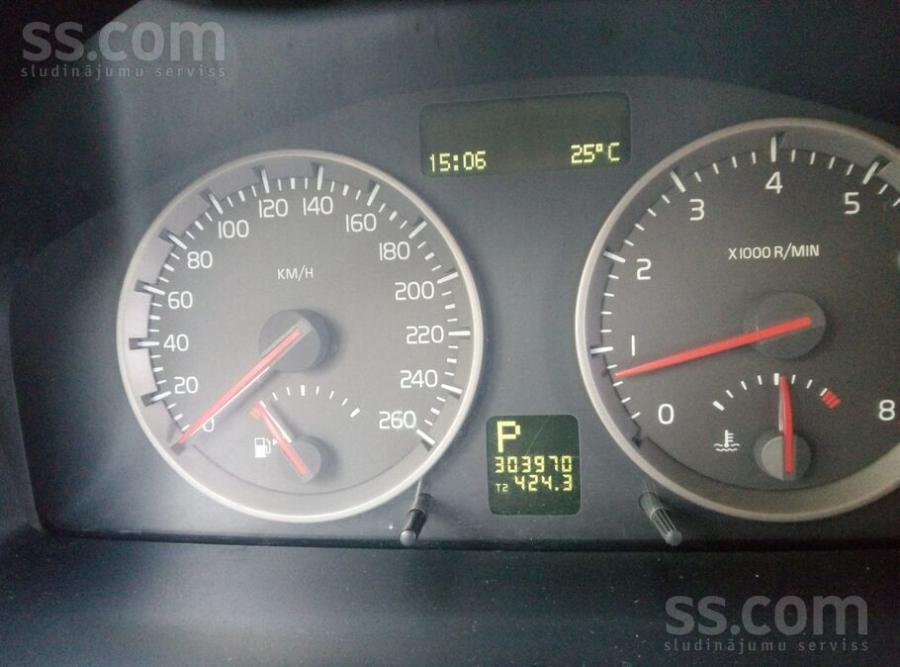 Grey Volvo S40 2004 in Riga, with an engine capacity of 2.40 L and mileage of 304 thousand km for 3499 €, photo 3 on AUTOMOTO.COM.LV