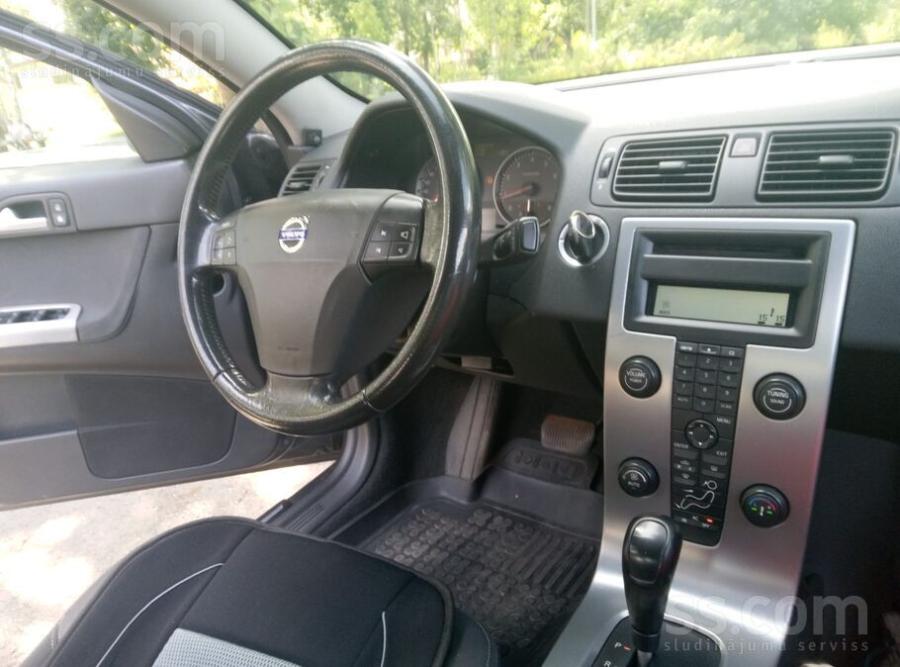 Grey Volvo S40 2004 in Riga, with an engine capacity of 2.40 L and mileage of 304 thousand km for 3499 €, photo 4 on AUTOMOTO.COM.LV