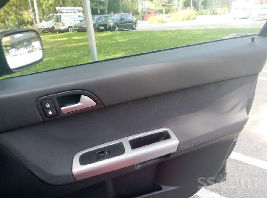 Grey Volvo S40 2004 in Riga, with an engine capacity of 2.40 L and mileage of 304 thousand km for 3499 €, photo 5 on AUTOMOTO.COM.LV