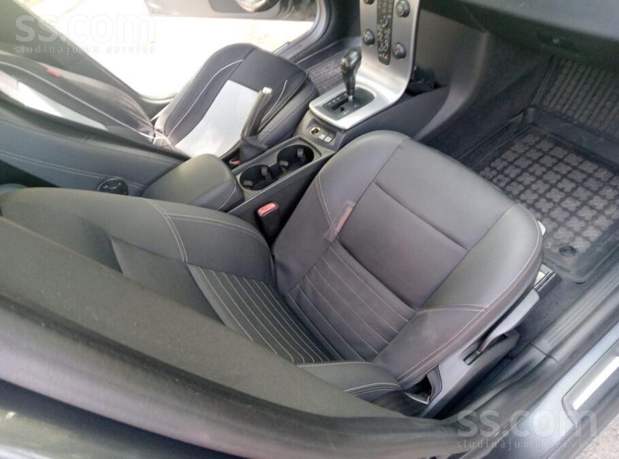 Grey Volvo S40 2004 in Riga, with an engine capacity of 2.40 L and mileage of 304 thousand km for 3499 €, photo 6 on AUTOMOTO.COM.LV