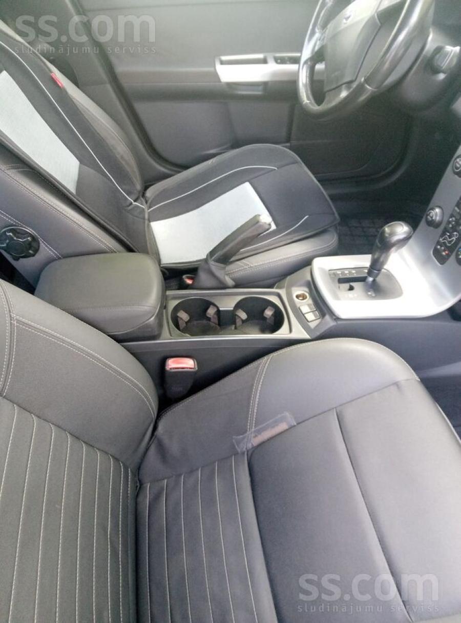 Grey Volvo S40 2004 in Riga, with an engine capacity of 2.40 L and mileage of 304 thousand km for 3499 €, photo 10 on AUTOMOTO.COM.LV
