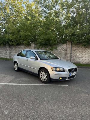 Pelēks Volvo S40 2004 Viļņa, ar dzinēja tilpumu 1.80 L un nobraukumu 203 tūkst. km par 1000 €, foto  vietnē AUTOMOTO.COM.LV