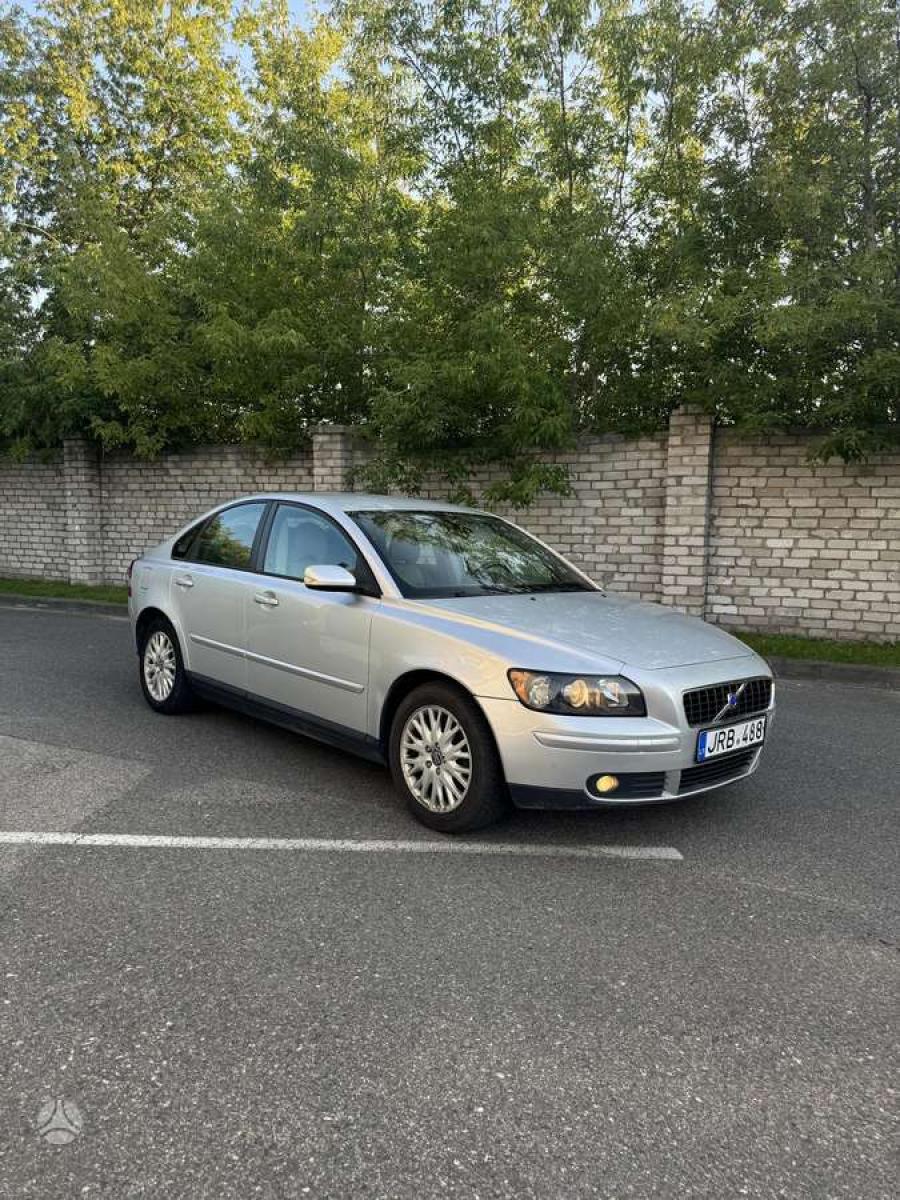 Pelēks Volvo S40 2004 Viļņa, ar dzinēja tilpumu 1.80 L un nobraukumu 203 tūkst. km par 1000 €, foto 1 vietnē AUTOMOTO.COM.LV