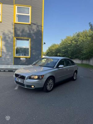 Pelēks Volvo S40 2004 Viļņa, ar dzinēja tilpumu 1.80 L un nobraukumu 203 tūkst. km par 1000 €, foto 5 vietnē AUTOMOTO.COM.LV