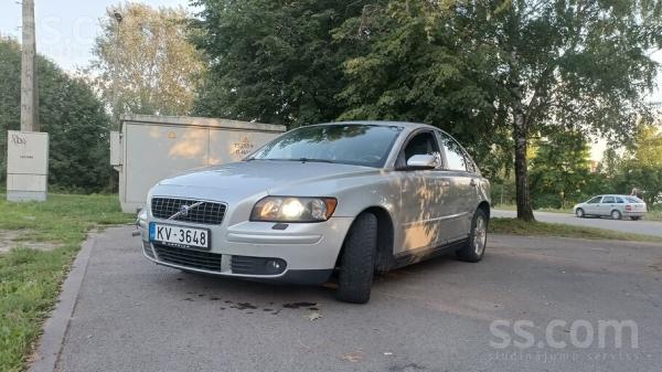 Серый Вольво С40 2004 в Рига, объемом двигателя 2.00 л и пробегом 350 тыс. км за 600 €, фото 1 на AUTOMOTO.COM.LV