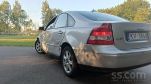 Серый Вольво С40 2004 в Рига, объемом двигателя 2.00 л и пробегом 350 тыс. км за 600 €, фото 5 на AUTOMOTO.COM.LV