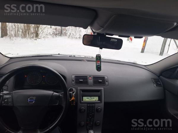 Grey Volvo S40 2004 in Dobele, with an engine capacity of 2.40 L and mileage of 220 thousand km for 1350 €, photo 6 on AUTOMOTO.COM.LV