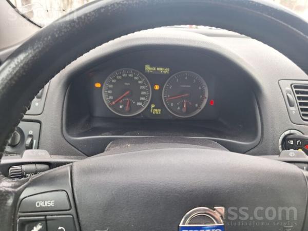 Grey Volvo S40 2004 in Dobele, with an engine capacity of 2.40 L and mileage of 220 thousand km for 1350 €, photo 7 on AUTOMOTO.COM.LV