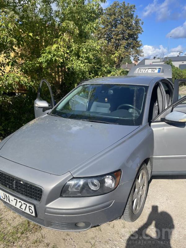 Pelēks Volvo S40 2004 Jelgava, ar dzinēja tilpumu 2.40 L un nobraukumu 288 tūkst. km par 1900 €, foto 2 vietnē AUTOMOTO.COM.LV