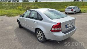 Серый Вольво С40 2004 в Рига, объемом двигателя 2.50 л и пробегом 177 тыс. км за 1700 €, фото 5 на AUTOMOTO.COM.LV