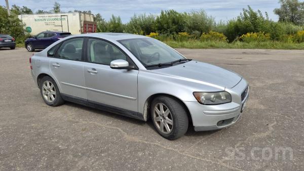Pelēks Volvo S40 2004 Rīga, ar dzinēja tilpumu 2.50 L un nobraukumu 177 tūkst. km par 1700 €, foto 3 vietnē AUTOMOTO.COM.LV