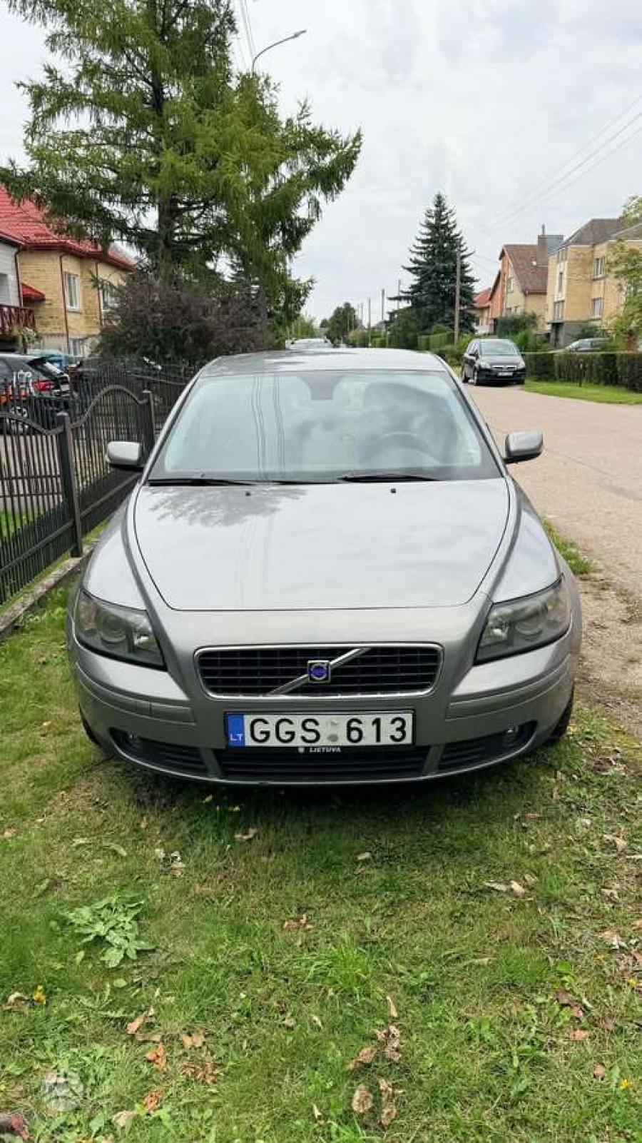 Grey Volvo S40 2004 in Siauliai, with an engine capacity of 2.00 L and mileage of 255 thousand km for 1300 €, photo 1 on AUTOMOTO.COM.LV
