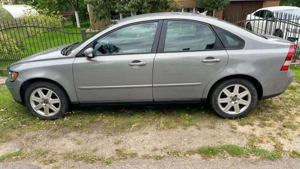 Volvo S40 2004 in Siauliai on AUTOMOTO.COM.LV Grey Volvo S40 2004 in Siauliai, with an engine capacity of 2.00 L and mileage of 255 thousand km for 1300 €, photo 3 on AUTOMOTO.COM.LV
