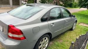 Grey Volvo S40 2004 in Siauliai, with an engine capacity of 2.00 L and mileage of 255 thousand km for 1300 €, photo 4 on AUTOMOTO.COM.LV