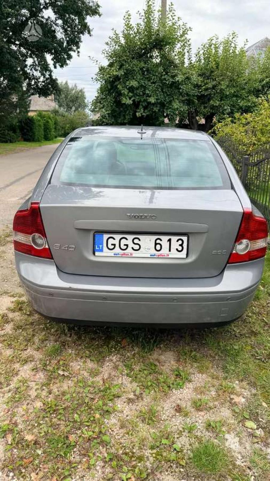 Grey Volvo S40 2004 in Siauliai, with an engine capacity of 2.00 L and mileage of 255 thousand km for 1300 €, photo 5 on AUTOMOTO.COM.LV