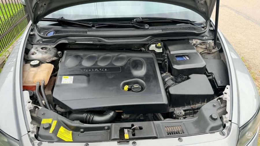 Grey Volvo S40 2004 in Siauliai, with an engine capacity of 2.00 L and mileage of 255 thousand km for 1300 €, photo 7 on AUTOMOTO.COM.LV