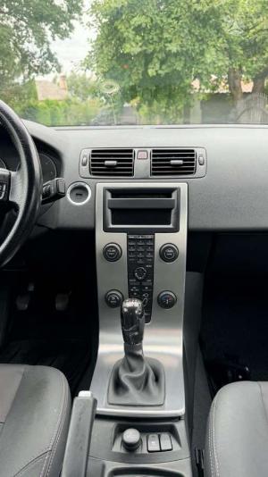 Grey Volvo S40 2004 in Siauliai, with an engine capacity of 2.00 L and mileage of 255 thousand km for 1300 €, photo 8 on AUTOMOTO.COM.LV