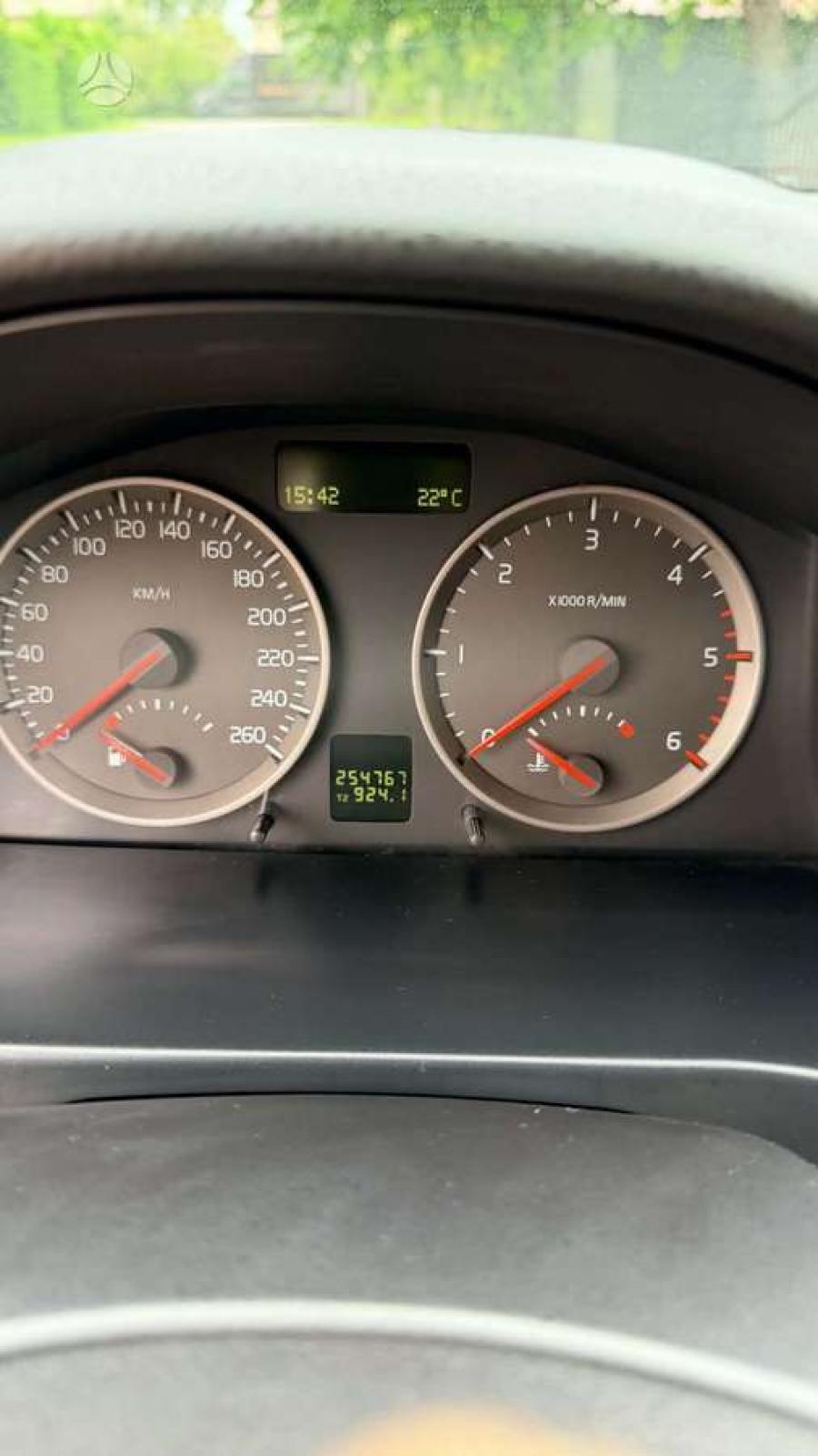 Grey Volvo S40 2004 in Siauliai, with an engine capacity of 2.00 L and mileage of 255 thousand km for 1300 €, photo 9 on AUTOMOTO.COM.LV
