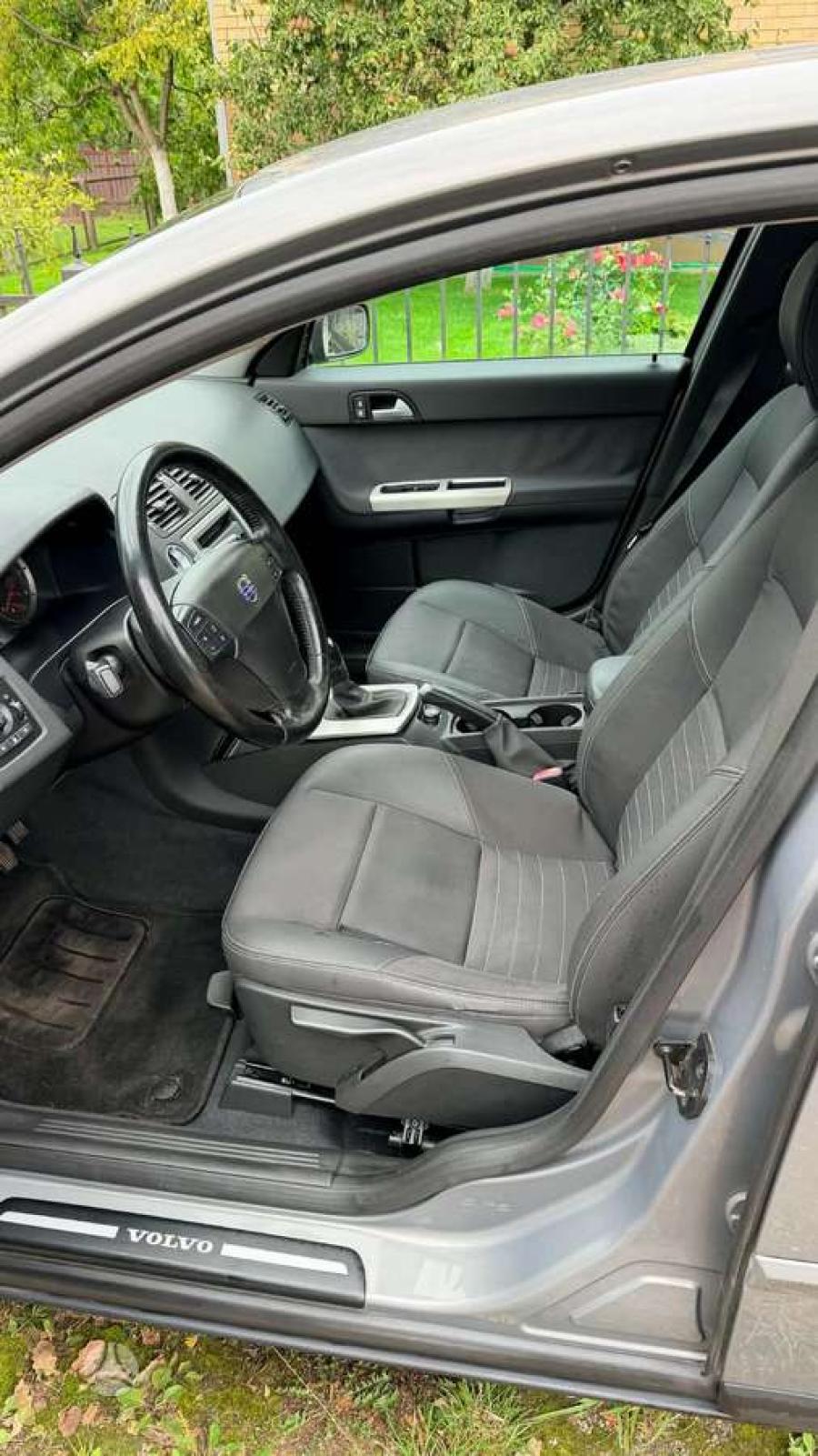 Grey Volvo S40 2004 in Siauliai, with an engine capacity of 2.00 L and mileage of 255 thousand km for 1300 €, photo 10 on AUTOMOTO.COM.LV