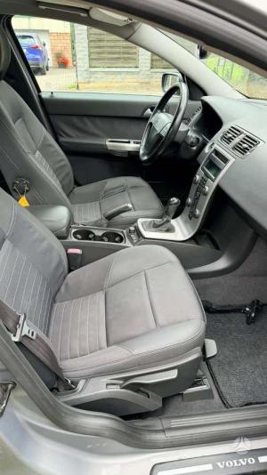 Grey Volvo S40 2004 in Siauliai, with an engine capacity of 2.00 L and mileage of 255 thousand km for 1300 €, photo 11 on AUTOMOTO.COM.LV