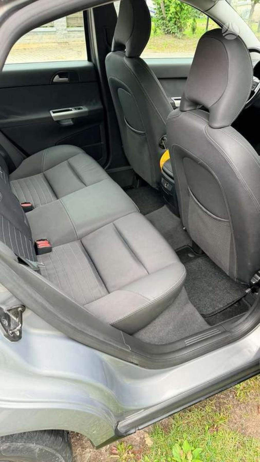 Grey Volvo S40 2004 in Siauliai, with an engine capacity of 2.00 L and mileage of 255 thousand km for 1300 €, photo 12 on AUTOMOTO.COM.LV