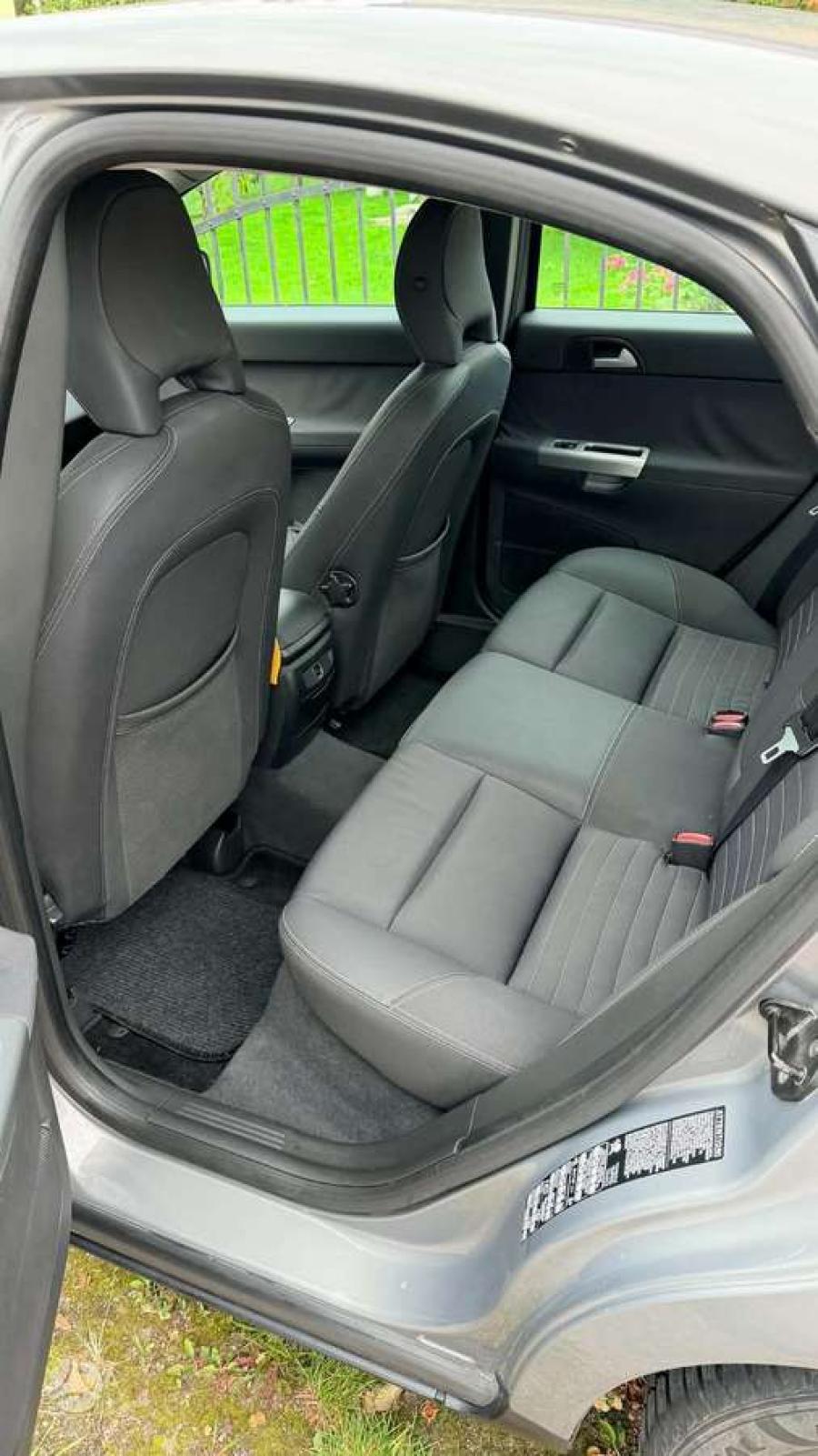 Grey Volvo S40 2004 in Siauliai, with an engine capacity of 2.00 L and mileage of 255 thousand km for 1300 €, photo 13 on AUTOMOTO.COM.LV